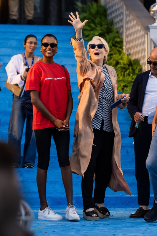 August 1 | Rehearsing on set in New York City, NY - 061 - Simone Ashley ...