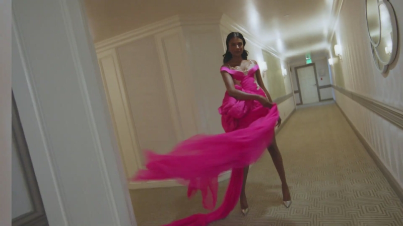 2023 | Simone Ashley gets ready for The Little Mermaid premiere with La ...